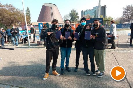 Usach entrega ejemplares de la propuesta de Constitución Política a ...