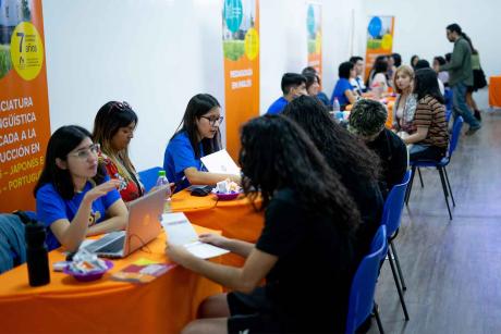 Con alta asistencia de futuras/os estudiantes se inauguró la Feria del ...